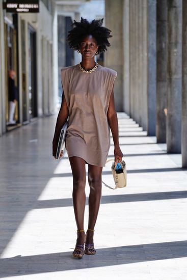 Model Sasha Payton Wearing Chunky Gold Editorial Stock Photo - Stock ...