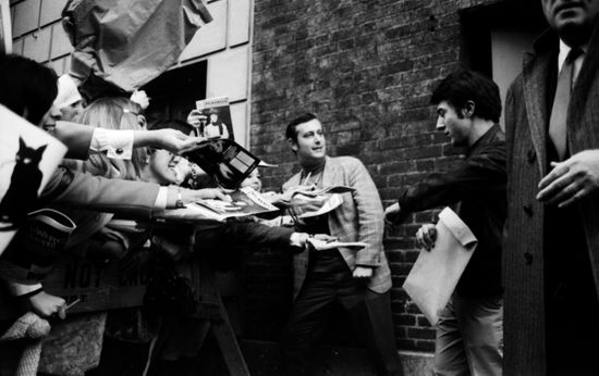 Actor Dustin Hoffman Signing Autographs Group Editorial Stock Photo ...