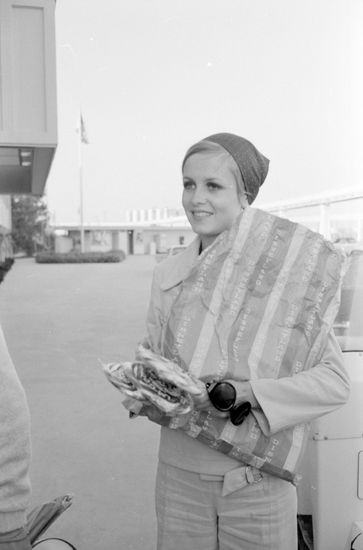 English Model Actress Twiggy Standing Near Editorial Stock Photo ...
