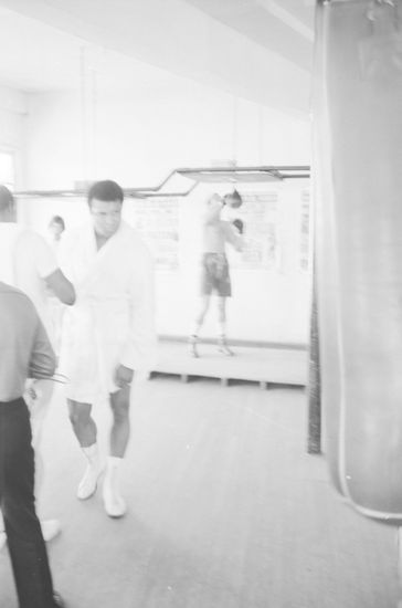 Professional Boxer Muhammad Ali White Robe Editorial Stock Photo ...