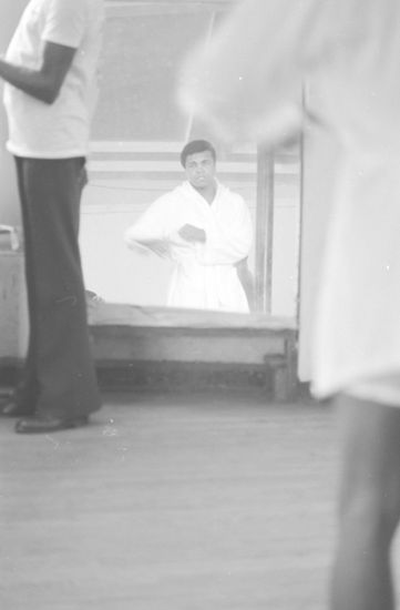 Professional Boxer Muhammad Ali White Robe Editorial Stock Photo ...