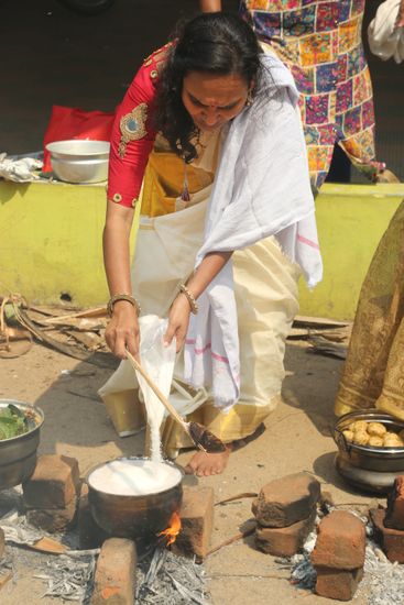 Hindu Women Cooking Pongala During Attukal Editorial Stock Photo ...
