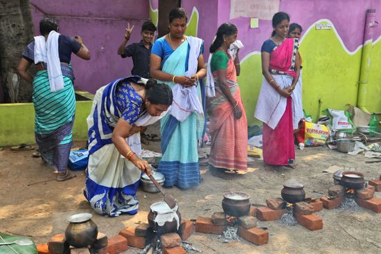 Hindu Women Cooking Pongala During Attukal Editorial Stock Photo ...