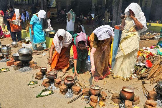 Hindu Women Cooking Pongala During Attukal Editorial Stock Photo ...