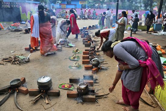 Hindu Women Cooking Pongala During Attukal Editorial Stock Photo ...