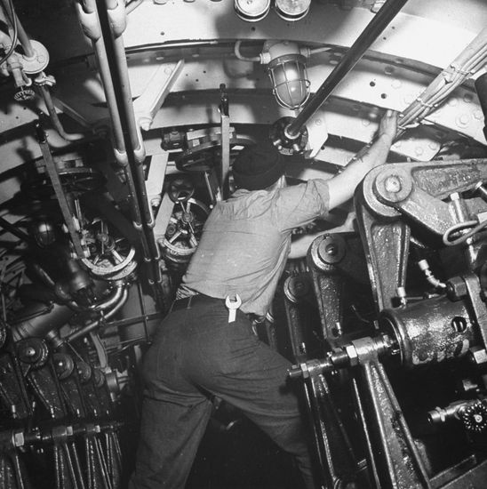 Man Working Submarine New London Connecticut Editorial Stock Photo ...