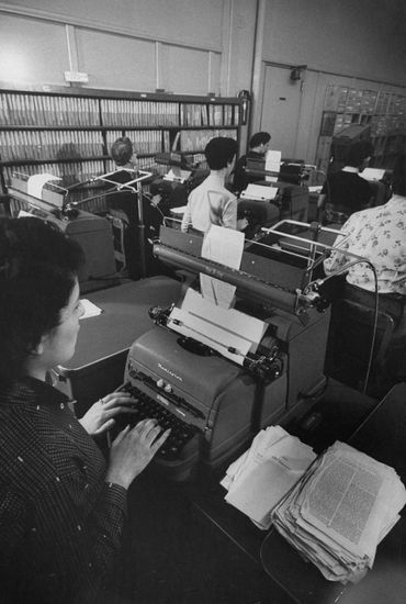 People Using Remington Rand Typewriter 1957 Editorial Stock Photo ...