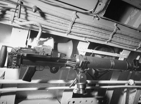 Gun Display On Submarine Uss R14 Editorial Stock Photo - Stock Image ...