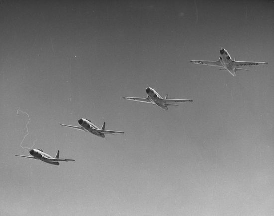 P80s Flying Perfectly Spaced Steppeddown Echelon Editorial Stock Photo ...