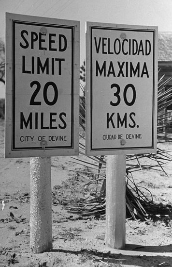 Speed Limit Signs Written English Spanish Editorial Stock Photo - Stock ...
