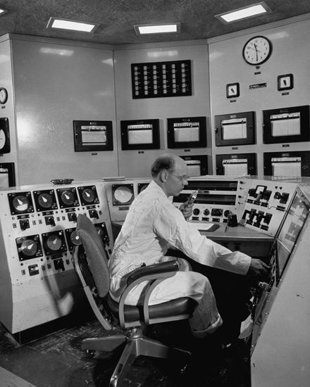 Man Operating Reactor Control Console Idaho Editorial Stock Photo ...