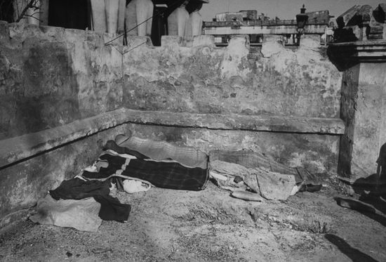 People Lying Under Mats Kolkata West Editorial Stock Photo - Stock ...