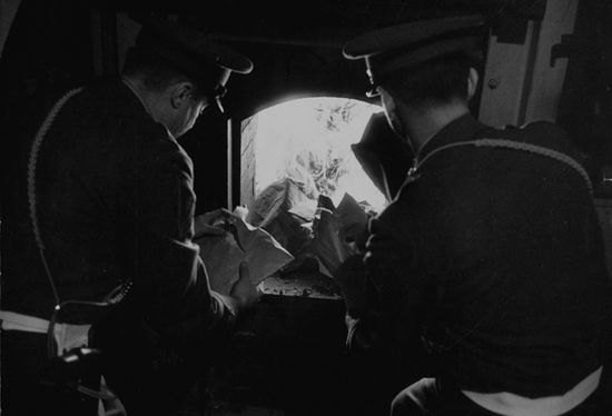 Servicemen Throwing Paper Into Fire United Editorial Stock Photo ...