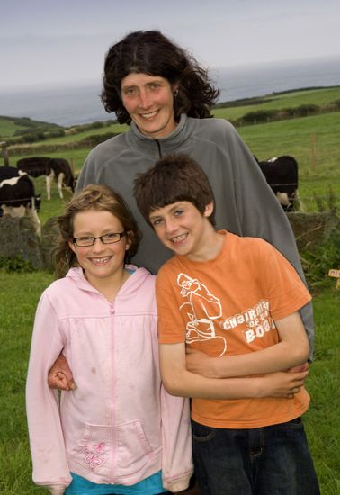 Trevalga Resident Katie Leeds Her Children Editorial Stock Photo ...