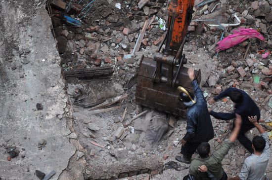 Rescue Workers Look Survivors Rubble Collapsed Editorial Stock Photo ...