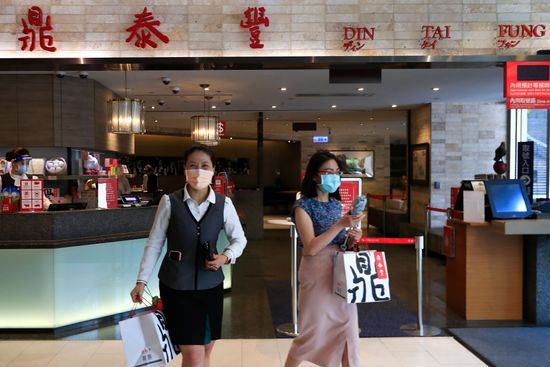 People Face Masks Walk Out Restaurant Editorial Stock Photo - Stock ...