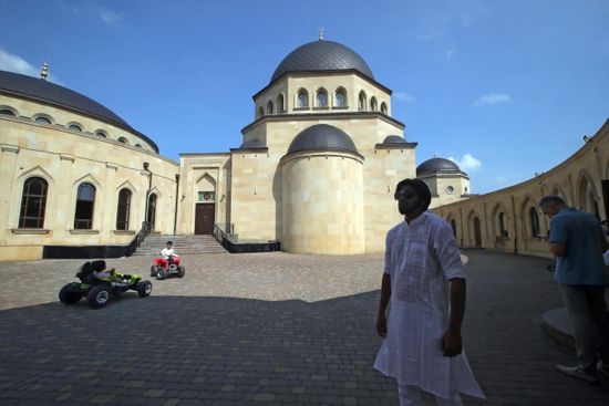 People Visit Arrahma Mosque During Celebration Editorial Stock Photo ...