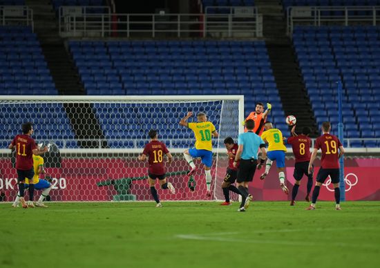 Spanish Keeper Simon Punches Away Cross Editorial Stock Photo - Stock ...