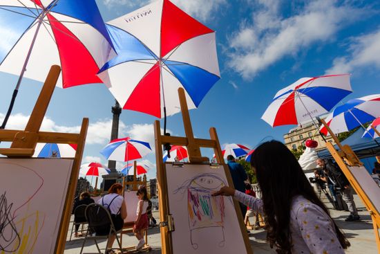 People Draw On Easels Sketch On Editorial Stock Photo - Stock Image ...