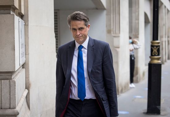 Education Secretary Gavin Williamson Arrives Department - Foto de stock ...