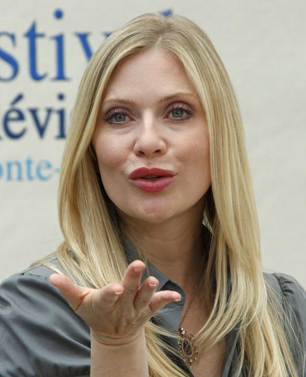 Actress Emily Proctor Blows Kiss During Editorial Stock Photo - Stock ...