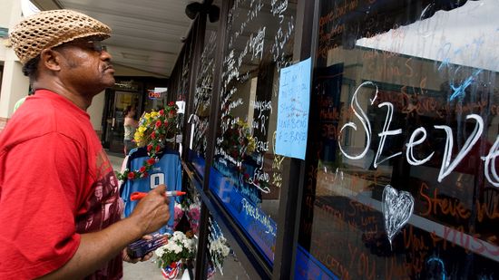 Tommy Grimes Other Leaves Messages Mourn Editorial Stock Photo - Stock ...