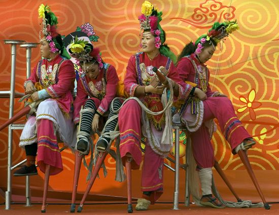 Chinese Dancers On Stilts Take Break Editorial Stock Photo - Stock ...