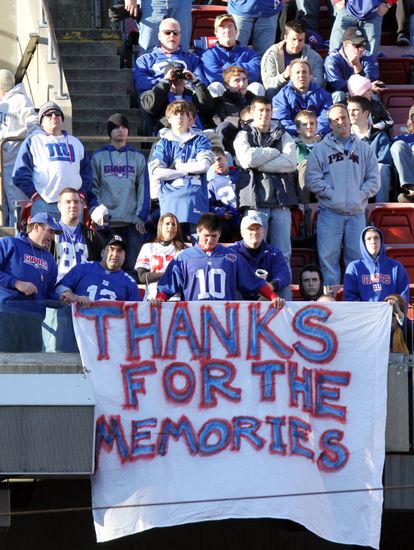 New York Giants Fans Hold Signs Editorial Stock Photo - Stock Image ...