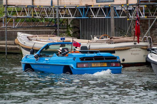 Amphibious Dutton Reef Vehicle Goes Spin Editorial Stock Photo - Stock ...