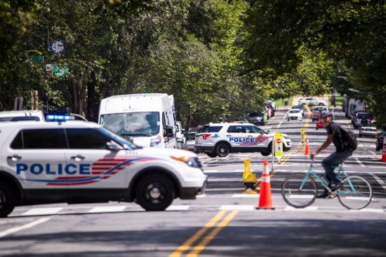 Police Officers Maintain Perimeter Around Bomb Editorial Stock Photo ...