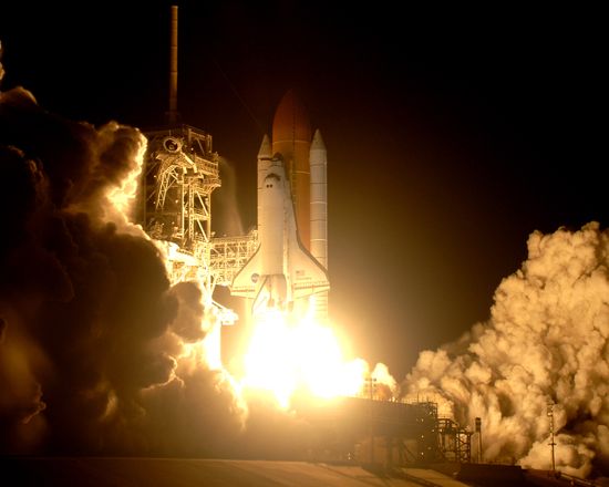 Nasas Space Shuttle Discovery Launches Launch Editorial Stock Photo ...
