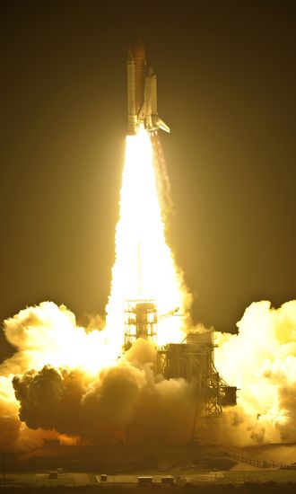 Nasas Space Shuttle Discovery Lifts Off Editorial Stock Photo - Stock ...