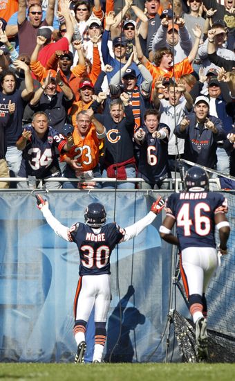 Chicago Bears Fans Cheer Chicago Bears Editorial Stock Photo - Stock ...
