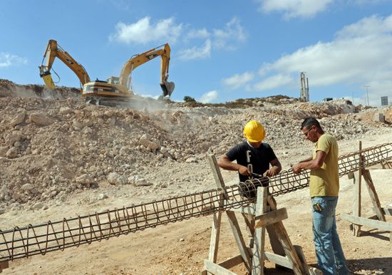 Palestinian Construction Workers Work Near Bulldozers Editorial Stock ...