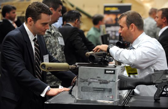 Exhibitor Discusses Barretts M240lw During Us Editorial Stock Photo ...