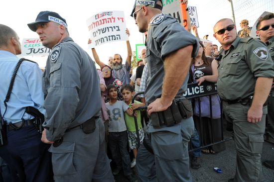 Israeli Border Police Block Palestinian Israeli Editorial Stock Photo ...
