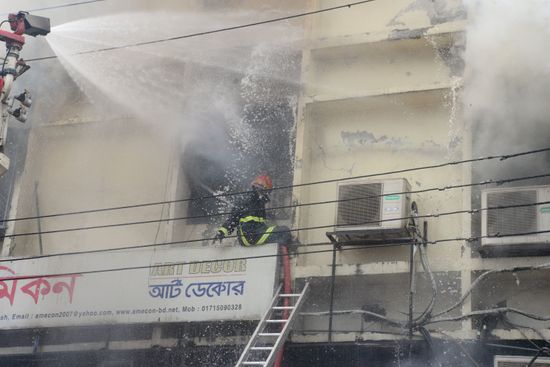 Firefighters Try Extinguish Fire Building Bonani Editorial Stock Photo ...