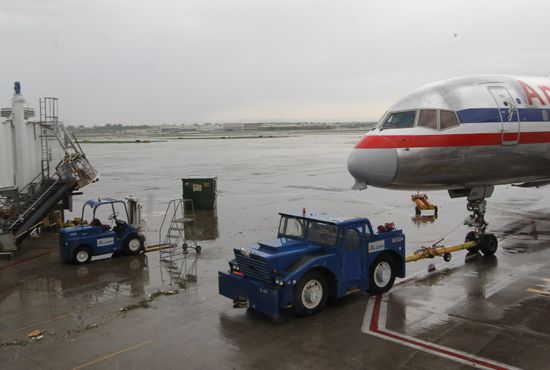 Damaged Jet Way American Airlines Plane Editorial Stock Photo - Stock ...