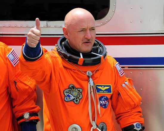 Nasas Space Shuttle Endeavour Commander Mark - Foto de stock de ...