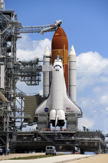 Rotating Service Structure Rolls Back Nasas Editorial Stock Photo ...