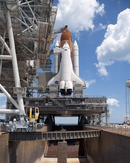 Rotating Service Structure Rolls Back Nasas Editorial Stock Photo ...