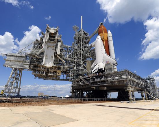 Rotating Service Structure Rolls Back Nasas Editorial Stock Photo ...