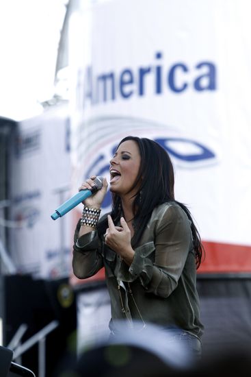 Country Music Singer Sara Evans Performs Editorial Stock Photo - Stock ...