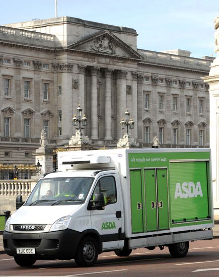 Asda Delivery Van Outside Buckingham Palace Editorial Stock Photo ...