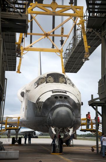 Nasas Space Shuttle Discovery Rolls Under Editorial Stock Photo - Stock ...