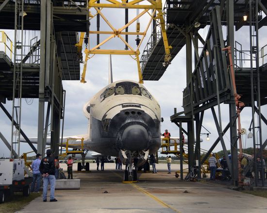 Nasas Space Shuttle Discovery Rolls Under Editorial Stock Photo - Stock ...