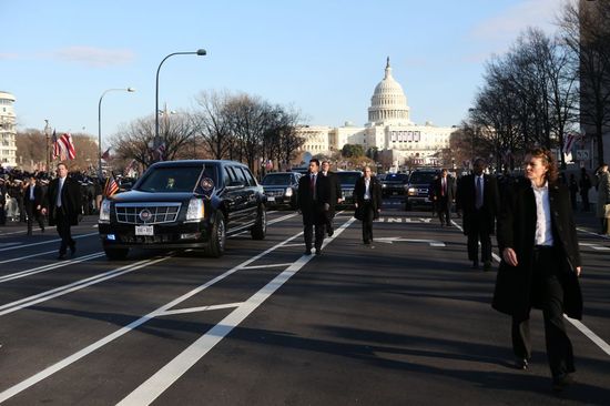 President Barack Obamas Motorcade Begins Parade Editorial Stock Photo ...