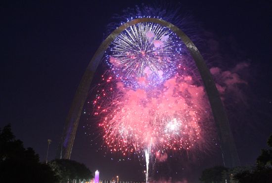 Fireworks Light Gateway Arch Grounds During Editorial Stock Photo ...