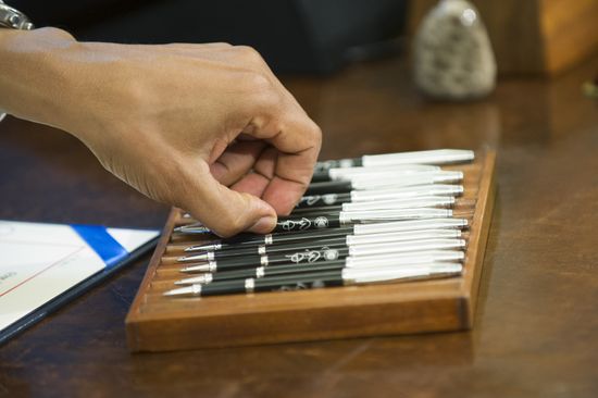 President Barack Obama Reaches Pen He Editorial Stock Photo - Stock ...