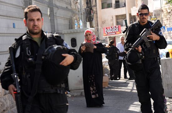Israeli Police Patrol Front Palestinian Woman Editorial Stock Photo ...